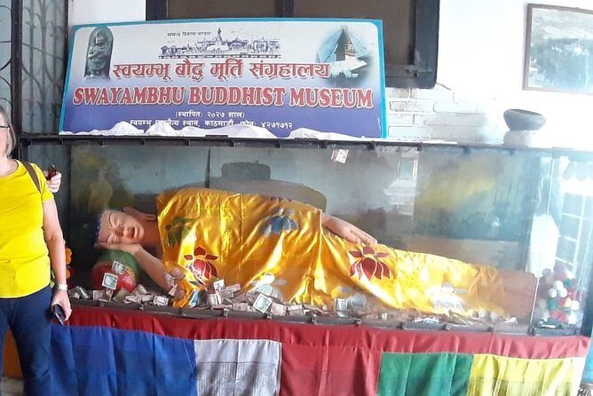 Private Short Hiking Trip to Syambhunath Stupa from Thamel - The Sum Up