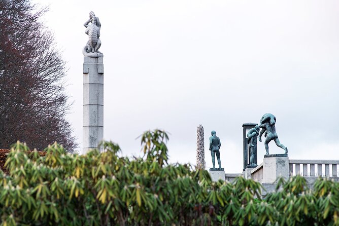 Private Sightseeing in a Volvo XC 90 All Inclusive Museum/Guiding - Guide Experience