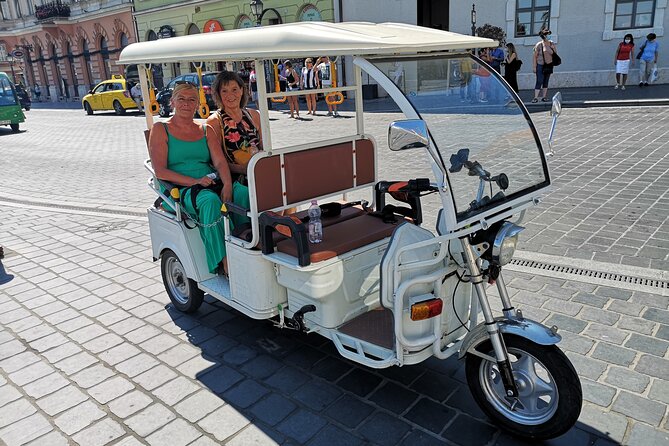 Private Sightseeing Tour Using Electric Tuk Tuk Ride in Budapest - Guide Experience and Customer Feedback