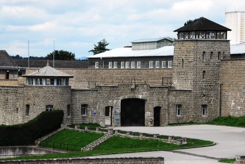 Private sightseeing transfer Prague - Salzburg - The Journey Begins: From Prague to Austria