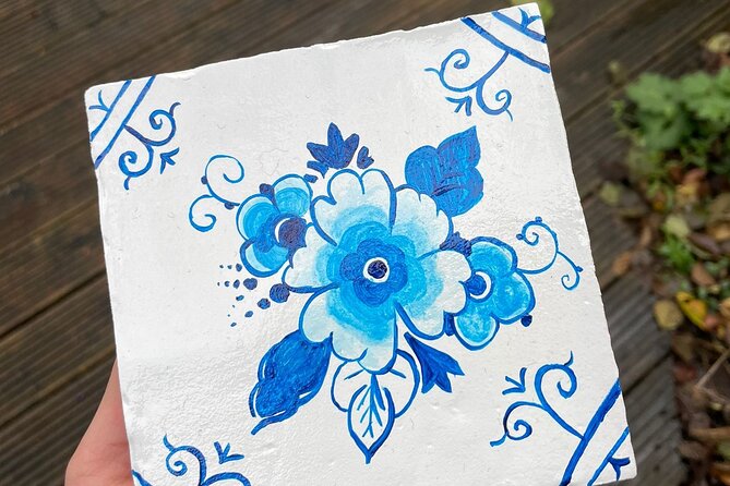 Private Souvenir Creation in Dutch Delft Blue from Netherlands - An In-Depth Look at the Workshop Experience