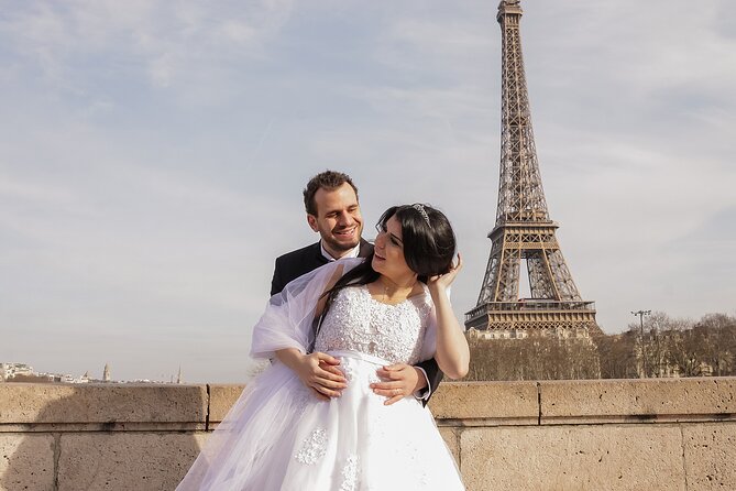 Private Souvenir Photo Session at the Eiffel Tower - Key Points