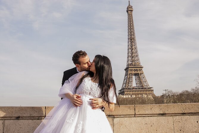 Private Souvenir Photo Session at the Eiffel Tower - Practical Tips for Visitors