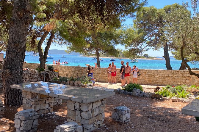 Private Speedboat Tour to Blue Lagoon and 3 Islands - Destinations: Drvenik Veli Beach