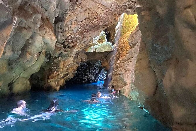 Private Speedboat Tour to Sakarun Bay and Golubinka Cave - Exploring Veli Rat Lighthouse