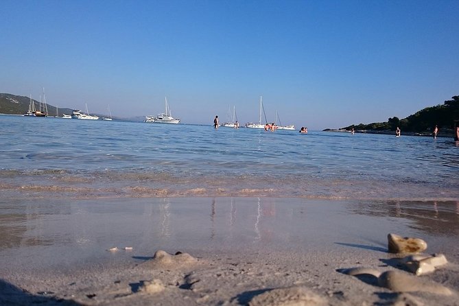 Private Speedboat Tour to Sakarun Bay and Golubinka Cave - Relaxing at Sakarun Beach