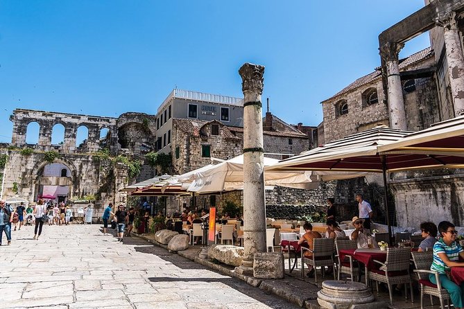 Private Split Walking Tour With Cathedral Entrance - Meeting Point and Tour Logistics