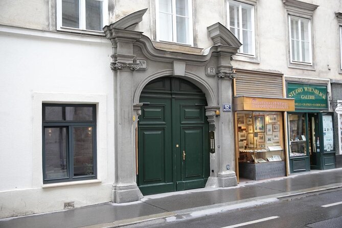 Private Spooky Vienna Ghost Tour - Meet Your Guide, Lisa