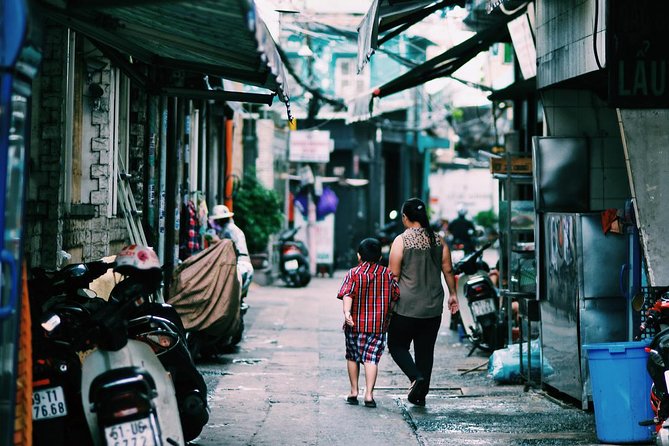 Private Street Food Tour by Motorbike/Car with Local Students - Exploring the Itinerary in Detail