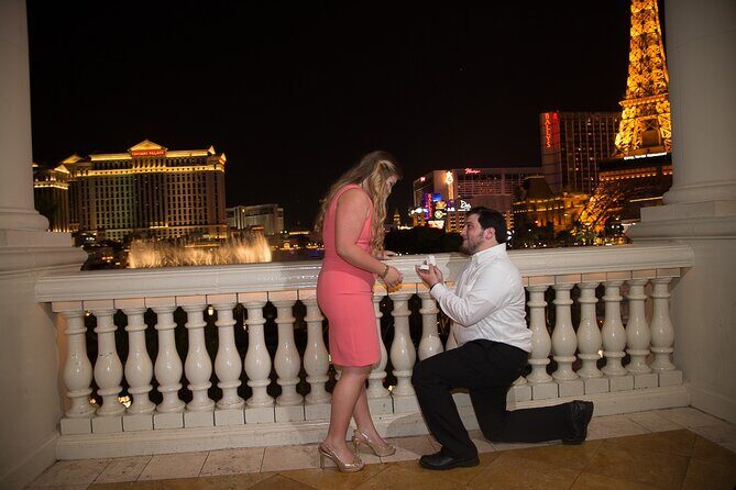 Private Strip Walking Tour with Professional Photographer - What Reviews Tell Us