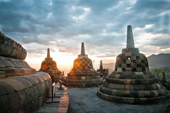 Private Sunrise at Setumbu Hill with Carriage Ride Tour - Exploring Yogyakarta’s Temples with the Private Sunrise at Setumbu Hill Tour