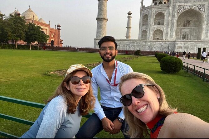 Private Sunrise Taj Mahal Tour from Delhi By Car -All inclusive - Breakfast at a 5-Star Hotel: A Welcome Relaxation