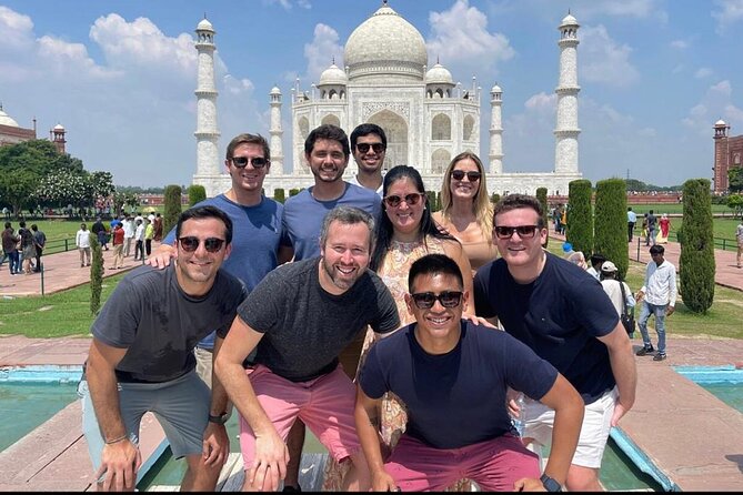 Private Sunrise Taj Mahal Tour from Delhi By Car -All inclusive - Exploring Agra Fort: Mughal Grandeur