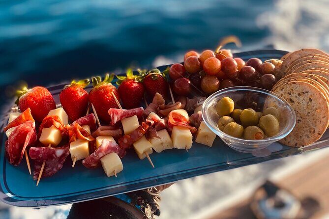 Private Sunset Cruise in San Jose del Cabo Appetizers,open bar - Key Points