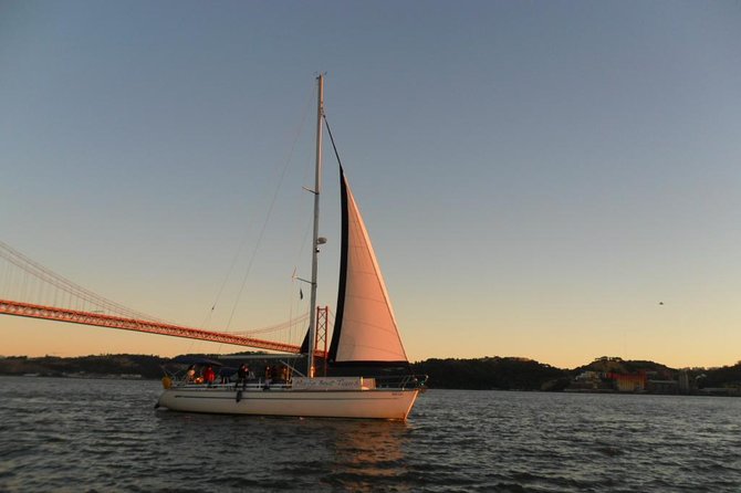Private Sunset Sailing Tour in Lisbon With Welcome Drink - Key Highlights of the Sailing Experience