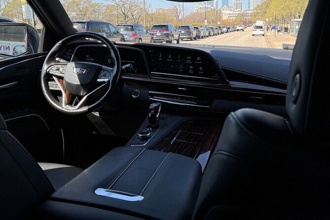 Private SUV Transfer from O'Hare Midway Airport to Chicago - An In-Depth Look at the Private SUV Transfer Experience