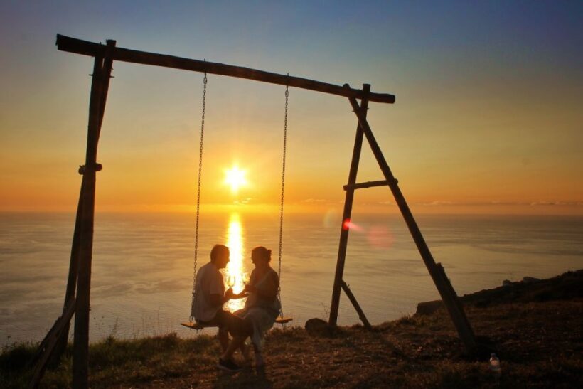 Private Swing Special place w/ Wine and Fruits 4x4 jipe tour - An In-Depth Look at the Tour
