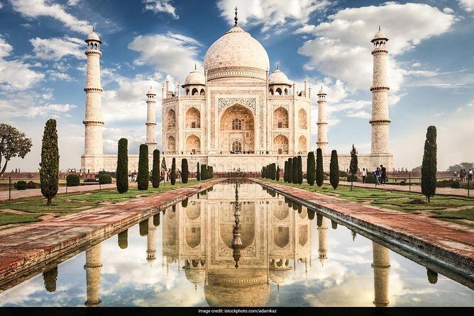 Private Taj Mahal & Agra Day Trip From Delhi By Super Fast Train - Lunch and Market Time