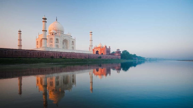 Private Taj Mahal and Agra Tour by Express Train - Discovering Agra Fort: A Mughal Fortress