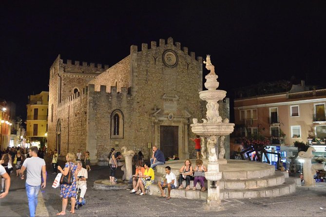 Private Taormina Sunset Walking Tour With Aperitif - Navigating Taorminas Walkable Streets