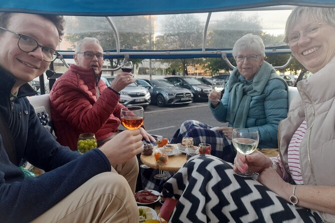 Private tapas tuk tuk tour through Lisbon - FAQs