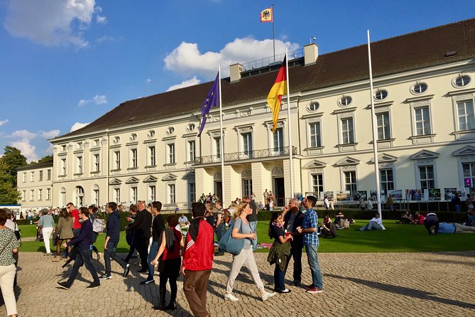 Private Taxi Tour City East & West History and Architecture 3-4h - Exploring East Berlins History and Architecture