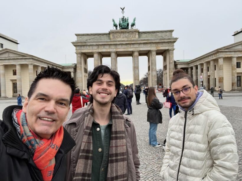 Private Taxi Tour through Berlin Extended & Relaxed ca 6-8h - FAQ