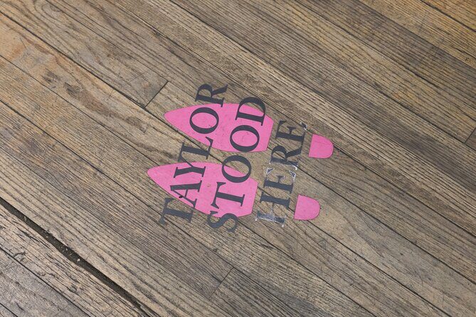 Private Taylor Swift Hotspots Walking Tour - Deep Dive into the Tour Experience