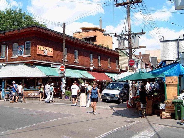 Private Toronto Kensington Market and Chinatown Walking Tour in English - Exploring Toronto’s Cultural Mosaic: A Detailed Look at the Private Kensington Market and Chinatown Walking Tour