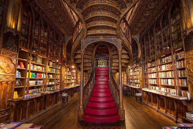 Private tour 2 days from 1 to 8 people to Porto - Aveiro- Nazaré- Óbidos - The Sum Up