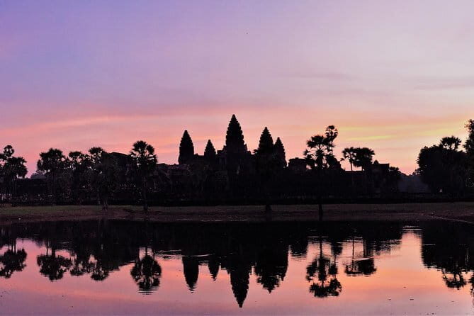 Private Tour 4 days Angkor area from Siem Reap - Day 1: Dawn at Angkor Wat and the Heart of the Complex