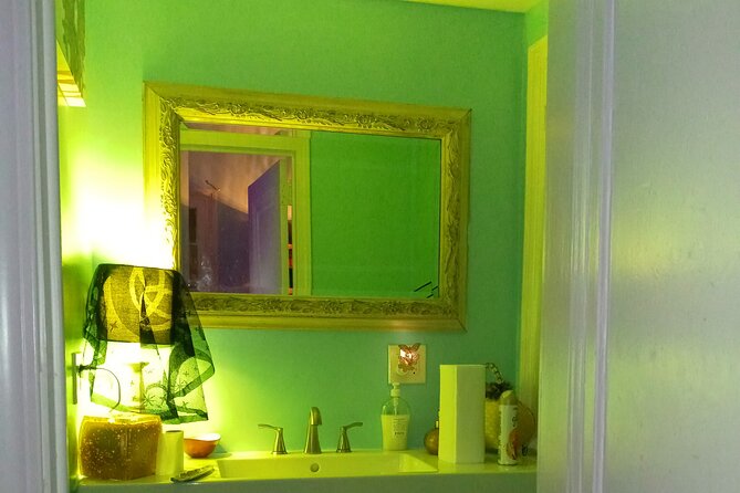 Private Tour and Seance at the House on Bourbon - Key Points