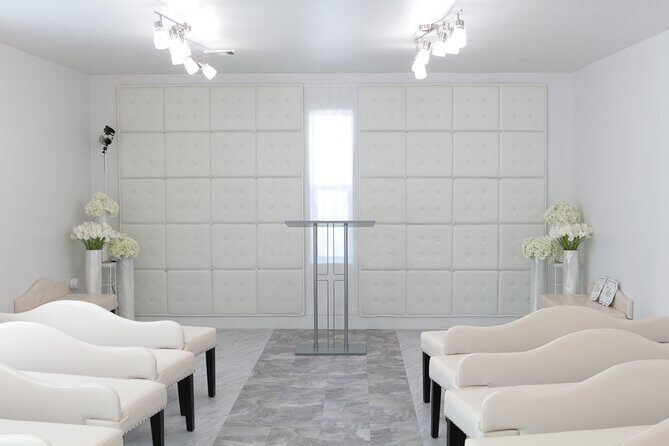 Private Tour by Limousine of Las Vegas' Chapel Row - Key Points