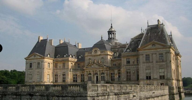 Private tour: Chateaux de Vaux le Vicomte & Fontainebleau - Transportation and Comfort