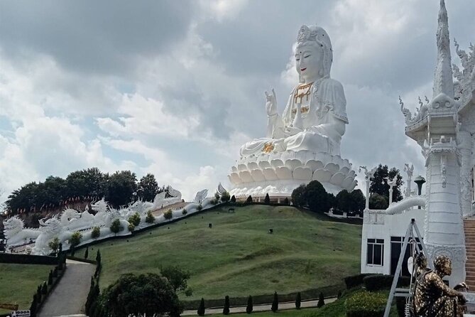 Private Tour Chiang Rai 3 Wonderful Temples & Lalitta Cafe - FAQ