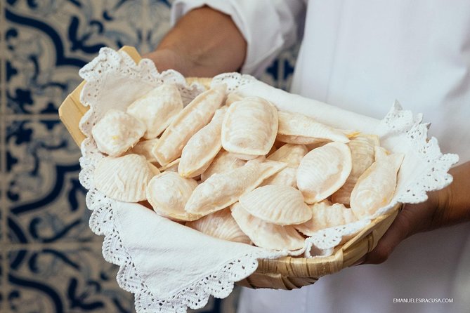 Private Tour: Coimbra (World Heritage) & Aveiro (Little Venice) tour day trip from Lisbon with lunch - FAQ