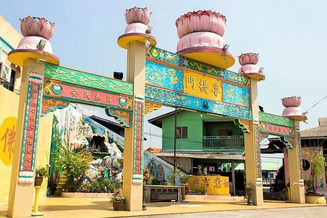 Private Tour: Crab Island Sightseeing Boat Ride and Seafood Lunch - Key Points