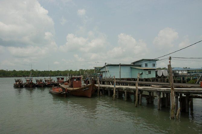 Private Tour: Crab Island Sightseeing Boat Ride and Seafood Lunch - Who Should Consider This Tour?