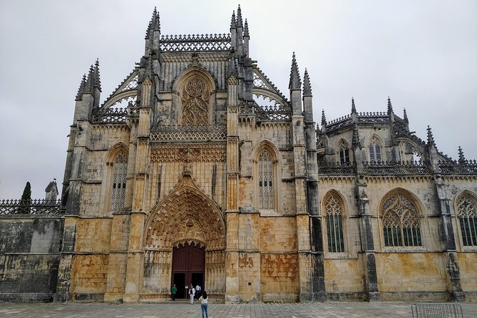 Private Tour for 1 to 8 People: Fátima, Batalha, Nazaré, and Óbidos - Fátima