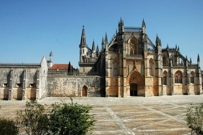 Private Tour for 1 to 8 People: Fátima, Batalha, Nazaré, and Óbidos - Batalha, Nazaré, and Óbidos
