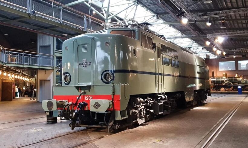 Private Tour from Amsterdam: De Haar Castle & Railway Museum - Practical Tips for Travelers