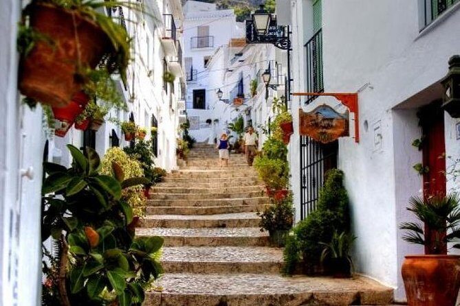 Private tour from Motril to Nerja and the Nerja caves for up to 8 persons - Why This Tour Works Well for Travelers