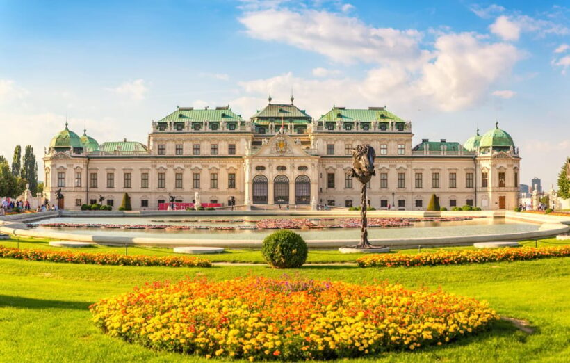 Private tour from Salzburg to Vienna and back in English - Key Points