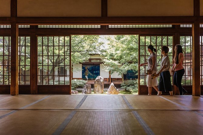 Private Tour Guide Kyoto With a Local: Kickstart Your Trip, Personalized - Discover Hidden Gems in Kyotos Historic Districts