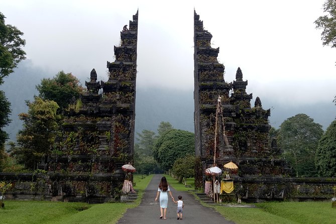 Private Tour: Handara Iconic Gate, rice terrace & Ulundanu Temple - Authentic Feedback from Travelers