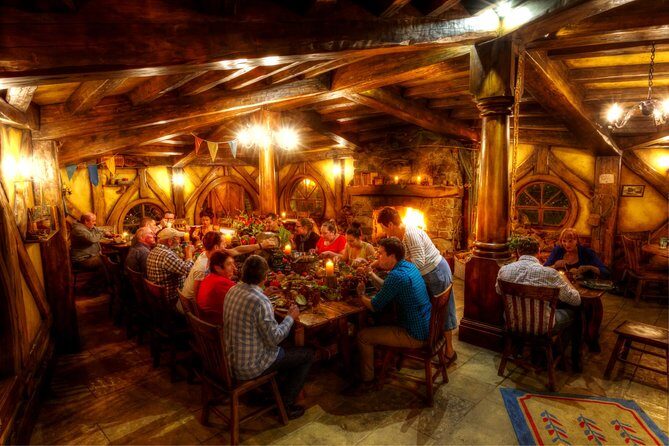 Private tour - Hobbiton Movie Set Evening Banquet Return from Auckland - Who Will Enjoy This Tour?