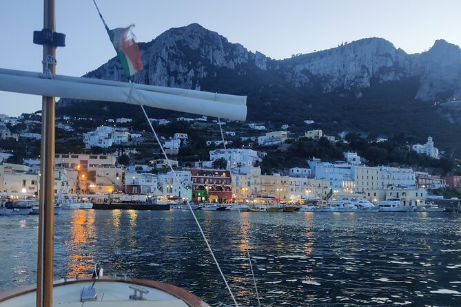 Private tour in a typical Capri boat - FAQs