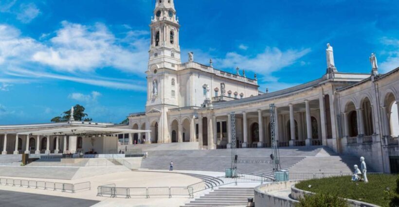 Private Tour in Fátima, Nazaré and Óbidos from Lisbon - Key Points