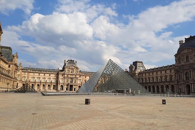 Private Tour in Italian of Paris: Centre, Montmartre, Louvre - Discovering the Louvre