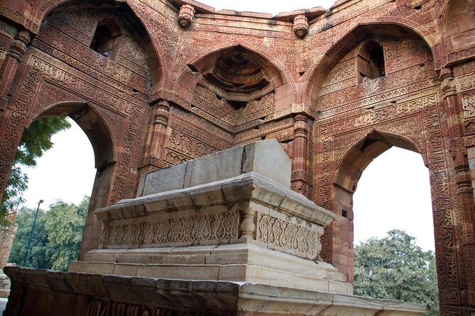 Private Tour in Mehrauli Archaeological Park & Qutub Minar - Key Points